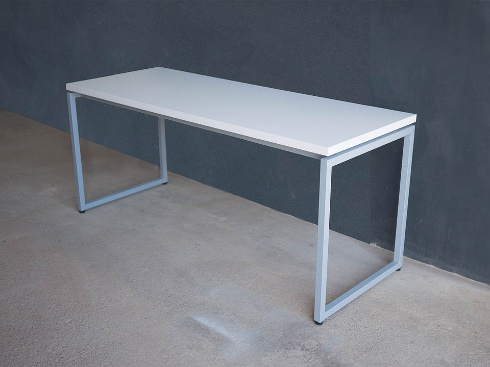 Loop desk | Tabled