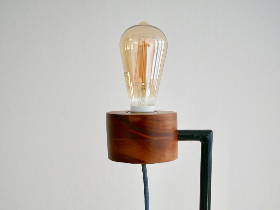 Standing wood light | Tabled