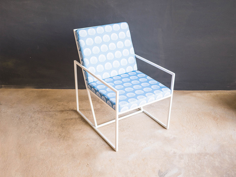 Straight lounge chair | Tabled