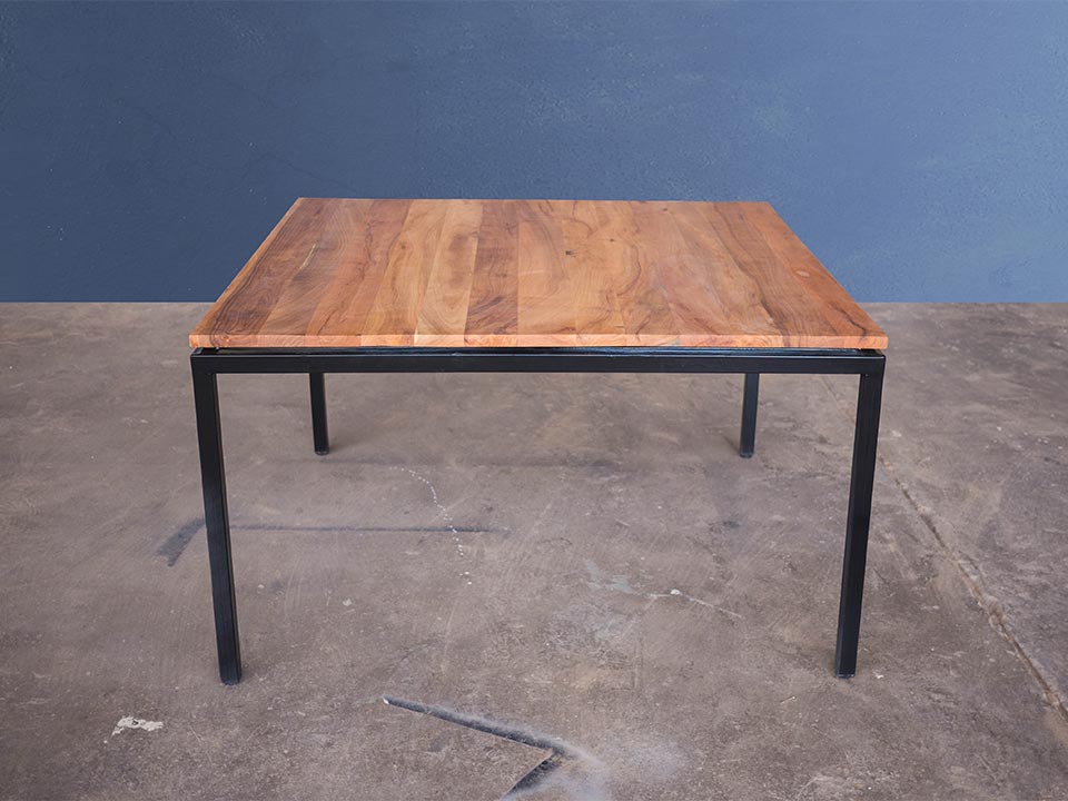 Squared dine table | Tabled